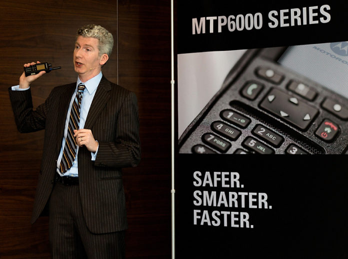 Premiera radiotelefonu MTP6750 na konferencji prasowej w Londynie ...